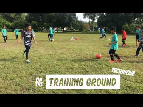 Momentumgoal Technique: Step Over Turn - YouTube