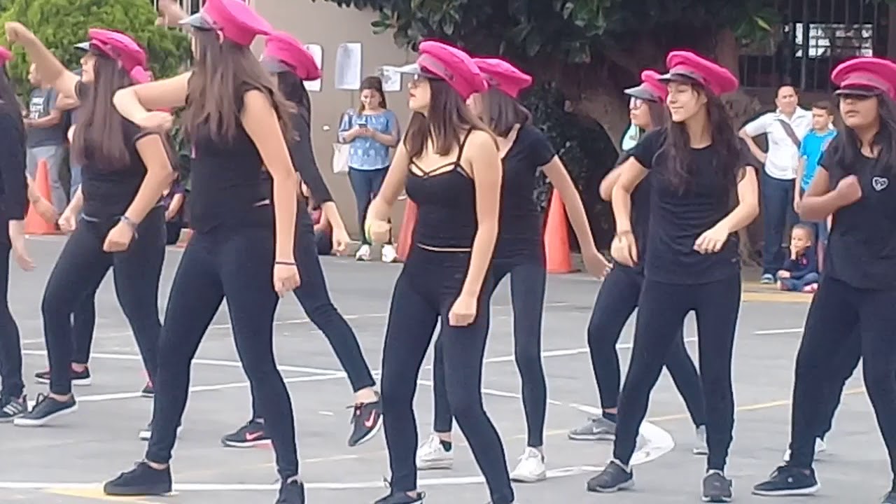 Baile del colegio capouilliez - YouTube