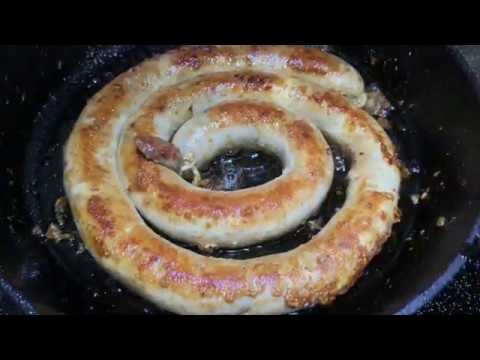 Home made Kayah Sausage....အိမ်တွင်းလုပ် ကယားဝက်အူချောင်းလုပ်နည်း - YouTube