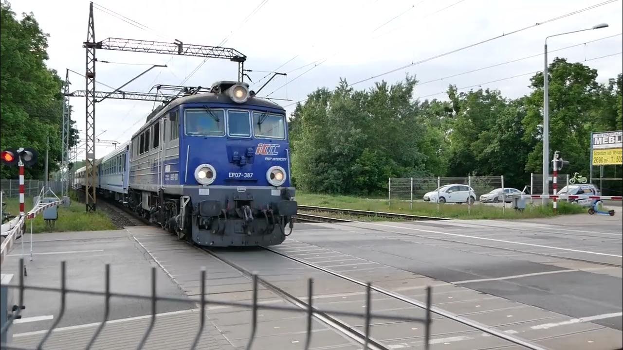 [RAIL] [PKP Intercity] HCP 303E EP07 - YouTube