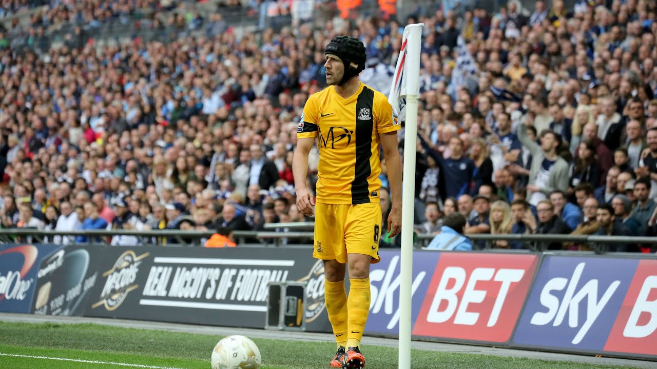 Signing: Michael Timlin on new deal with Southend United - YouTube