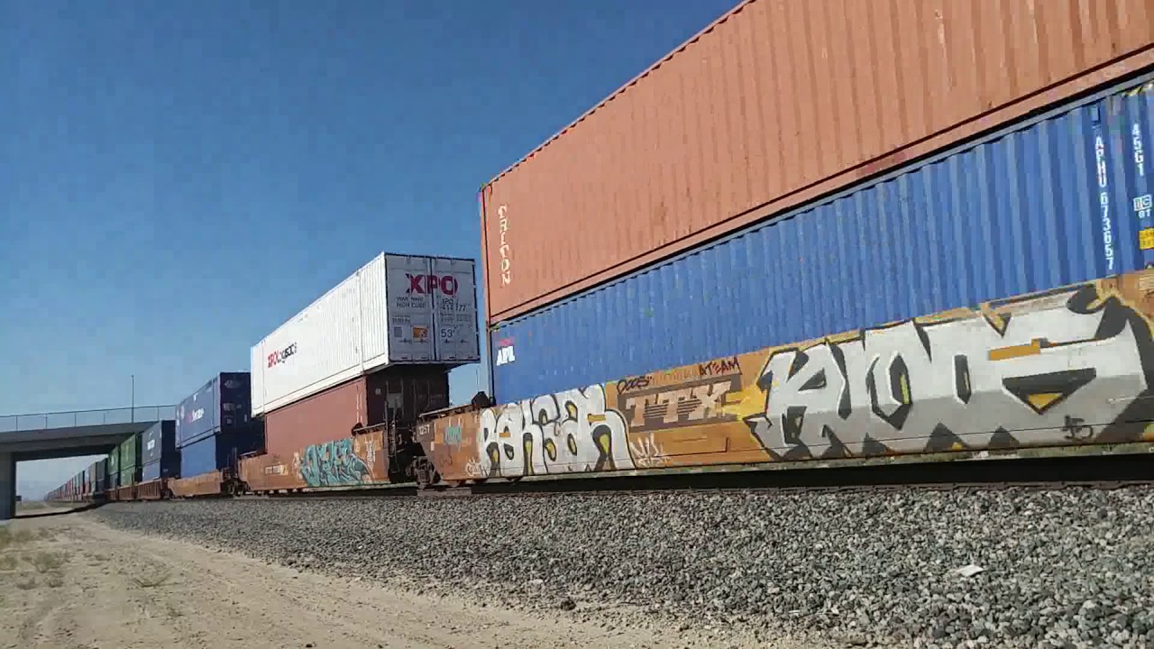 UP 7826 leads ZLCLT through Lancaster- with UP 1996! - YouTube