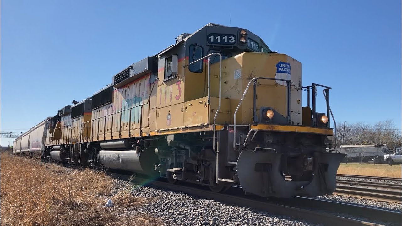 UP #1113 Pushes a Local on the Mainline at Fort Worth, TX (December 17 ...
