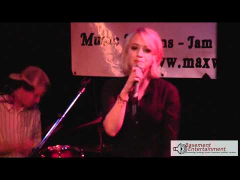 Alexz Johnson - Gonna Get It (Live At Maxwell's Music House) - 20110519