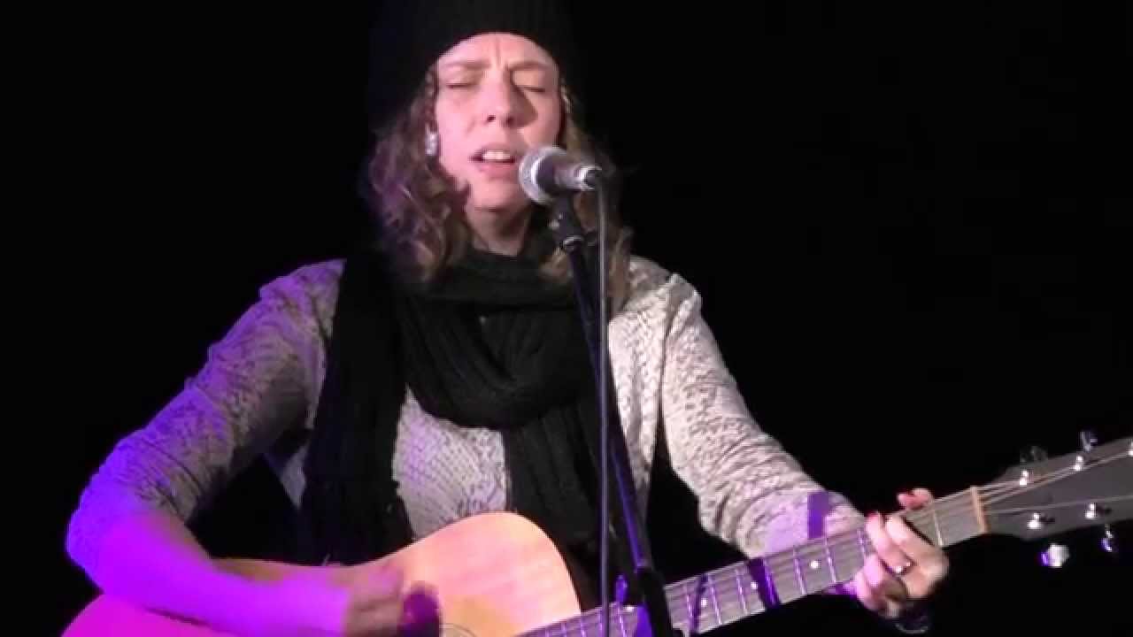 Meri Everitt (Perfect little princess) - YouTube