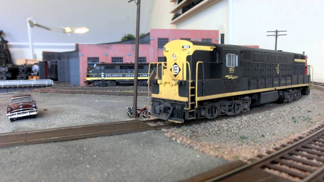 Fairbanks Morse Trainmaster with caboose parade - YouTube