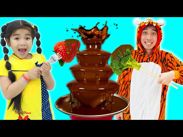 Suri Pretend Play w/Chocolate Machine and Fun Stories w/Friends ...