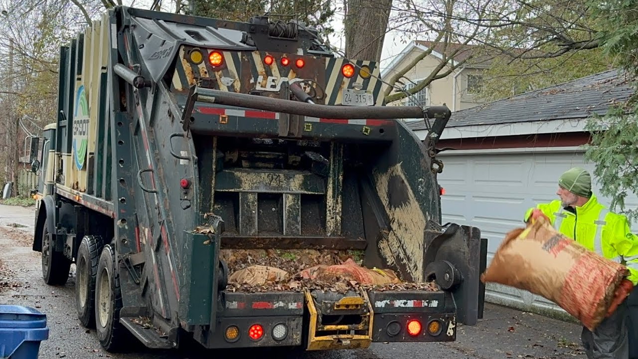 Awesome Groot Mack LE Leach Rear Loader Garbage Truck Packing Heavy ...