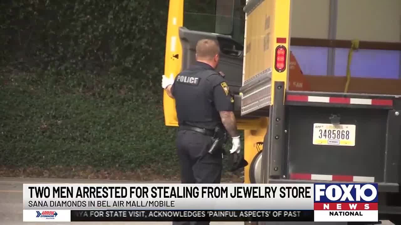 Mobile police arrest 2 suspected of theft at jewelry store - YouTube