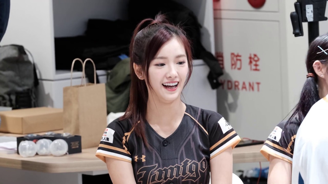[LamiGirls] 菲菲 cam - 2019.12.08 ŠKODA x Lamigo 球星見面會 - YouTube