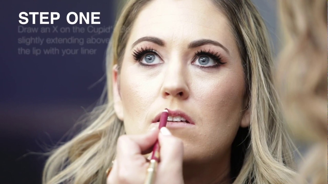 How to Over Extend the Lips - YouTube