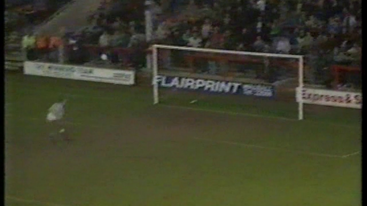 Phil Stant with a delightful chip at Walsall in 1992 - YouTube