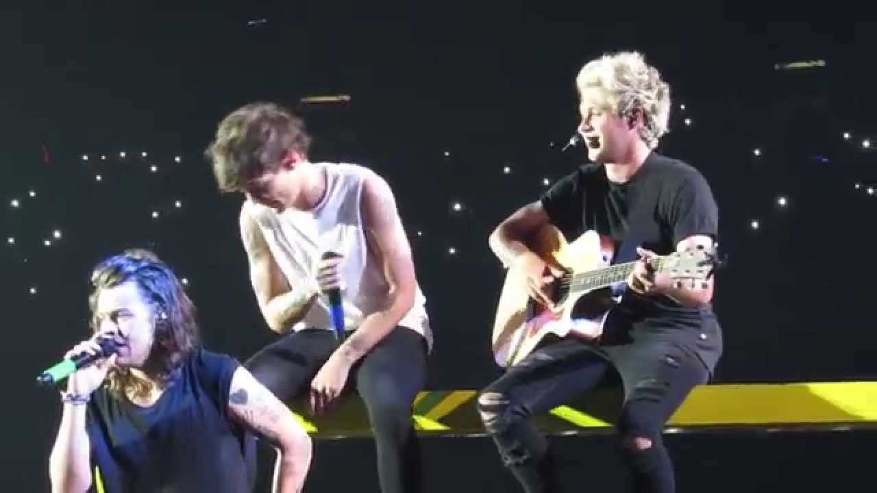 Little Things & Water Fight - One Direction - 8/20/15 - YouTube