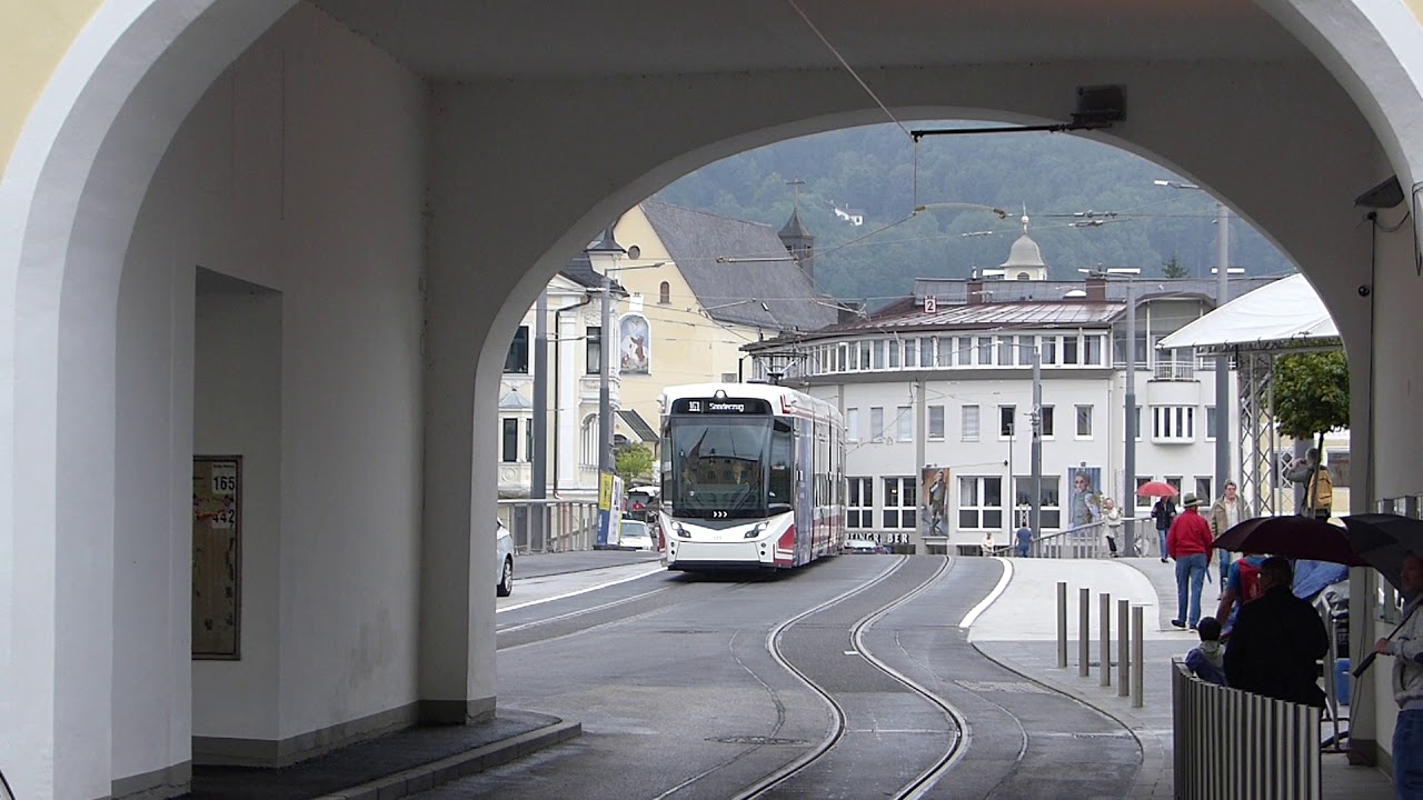 STADT.REGIO.TRAM - Die erste Fahrt über die Traun ... - YouTube