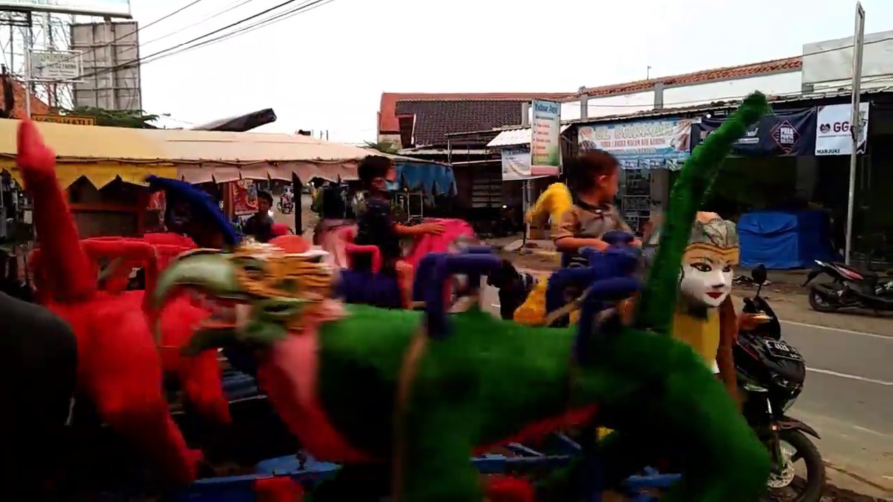 DEDE AZRIL NAIK KUDA DEPOK ( JALAN JALAN SORE ) - YouTube