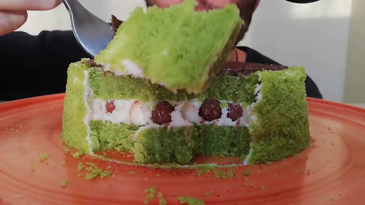ASMR Eating Green tea Cake 🎂🍵녹차 케이크 먹방 【MUKBANG】 - YouTube