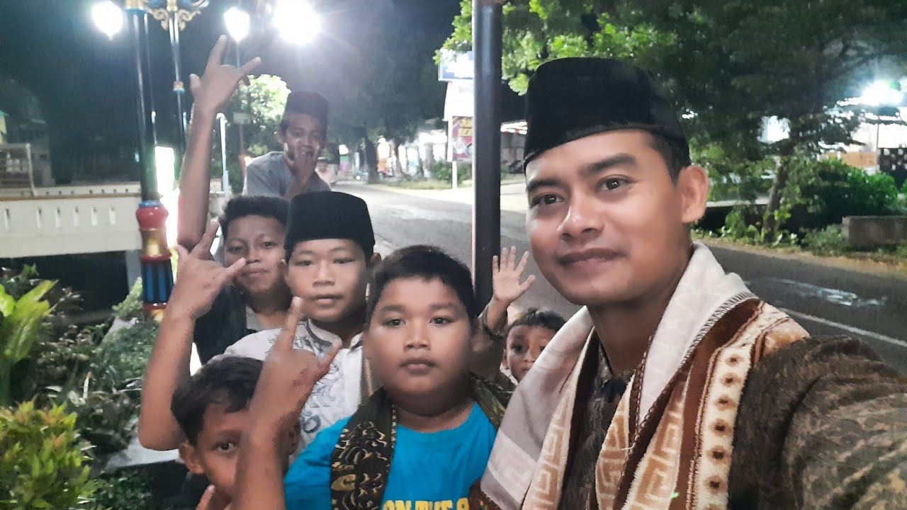 Asyiknya Rame Rame Shalat Tarawih Di Pertengahan Bulan Ramadhan | ACIK ...