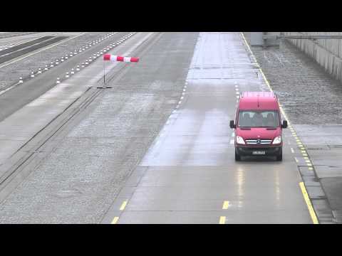 Mercedes-Benz Sprinter Crosswind Assist