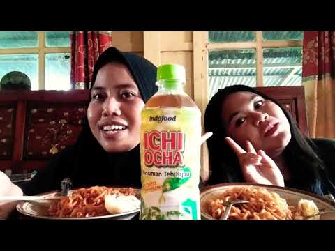 Makan samyang ekstra pedas Dan Batagor yg ekstra pedas juga.  Feat Nuzul cahya