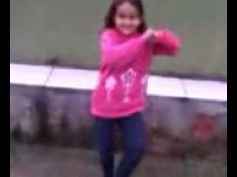 Bruna dançando funk, rs