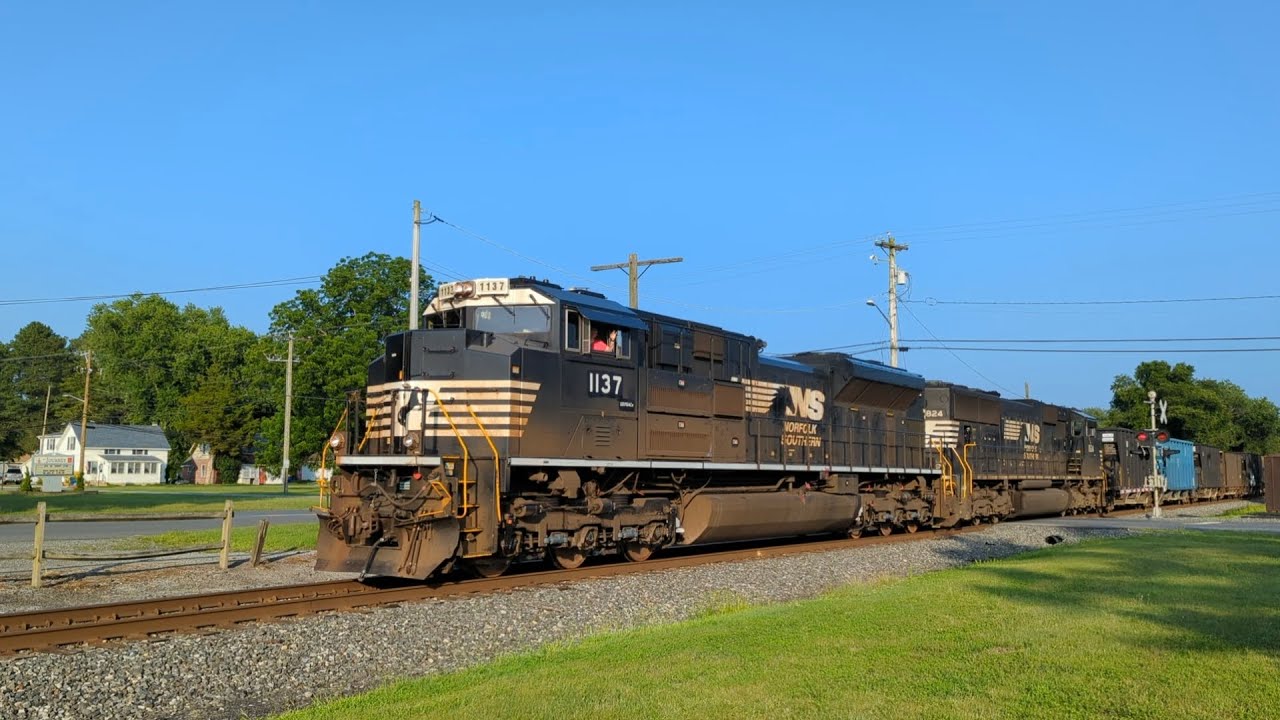 NS 1137 Leads NS 63W out of Dagsboro, DE - YouTube