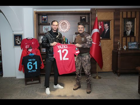 Milli futbolcu Yusuf Yazıcı, Trabzon İl Emniyet Müdürü Metin Alper’i ziyaret etti