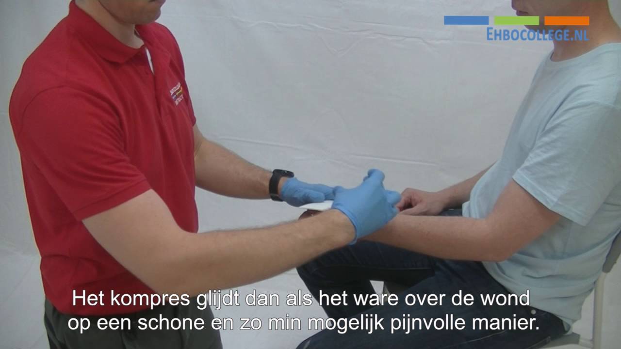 Tweedegraads brandwond koelen en bedekken - YouTube