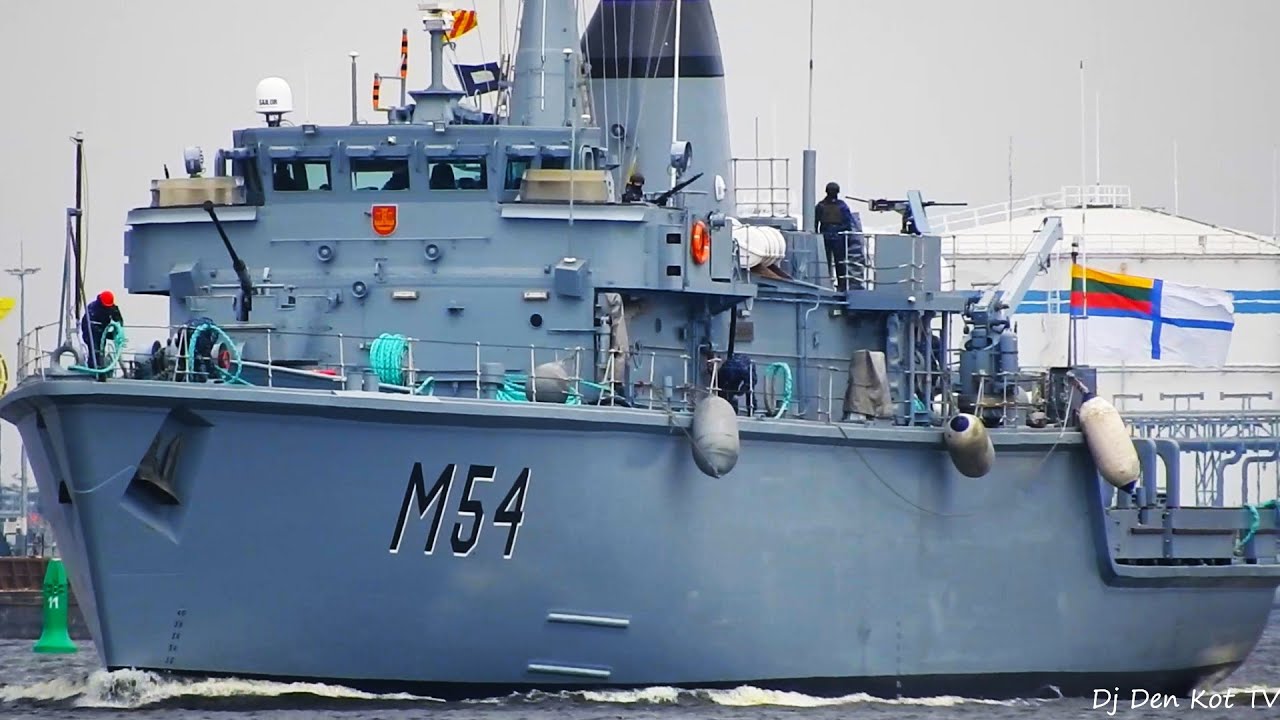 M54 „Kuršis“ Lithuanian Navy ship arriving in Klaipeda port - YouTube