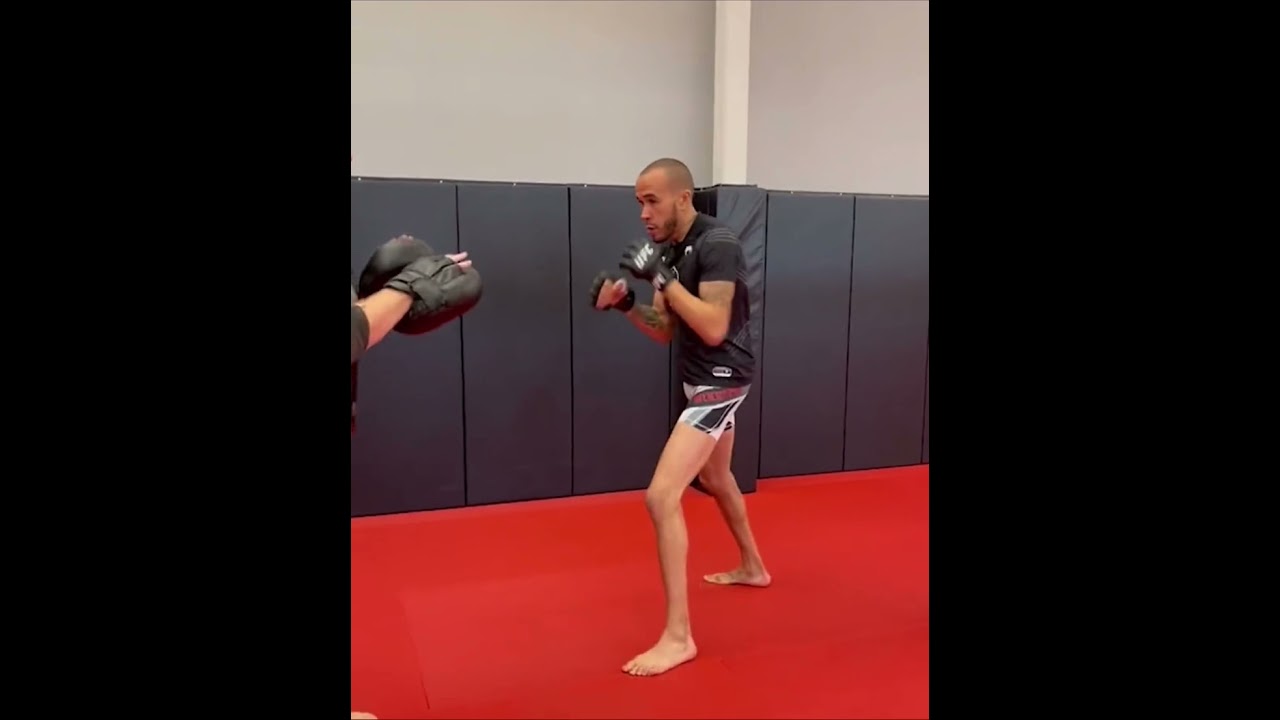 UFC Vegas 42 | Sean Woodson | Backstage Workout - YouTube