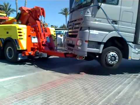 SCANIA REMOLCADOR gruas abril ALICANTE - YouTube