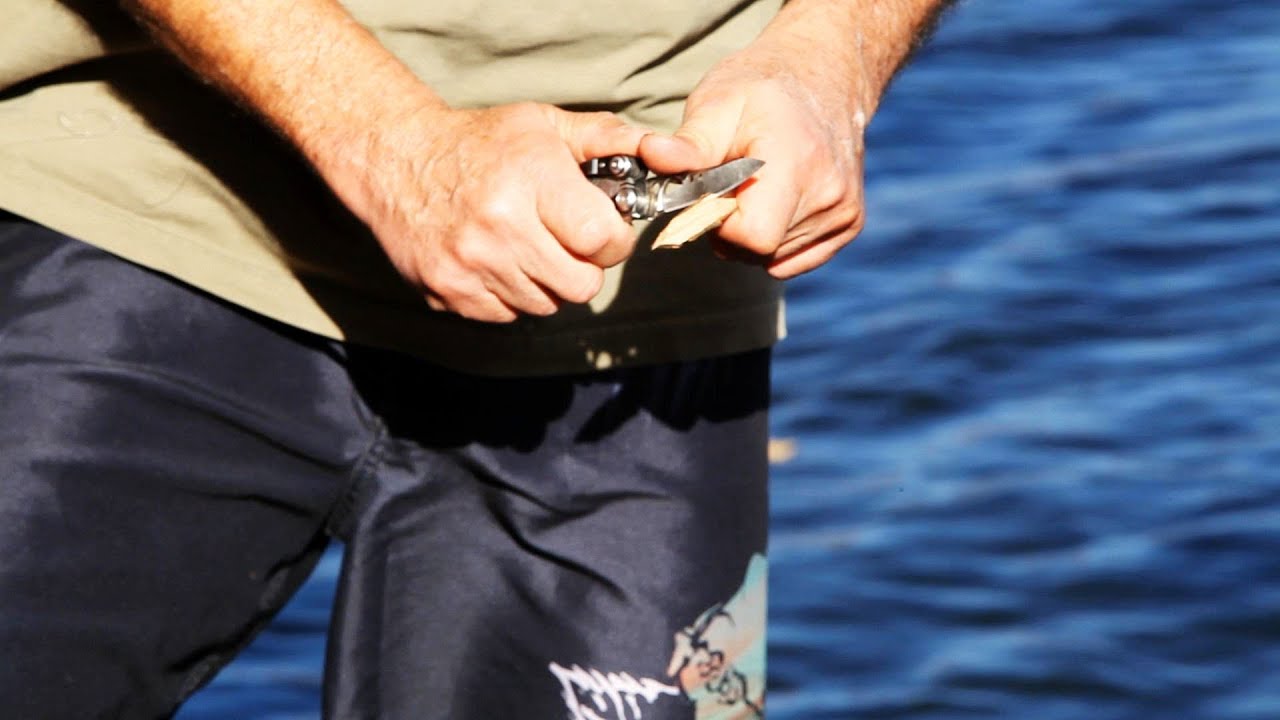 How to Make a Trigger for a Fish Snare | Survival Skills - YouTube