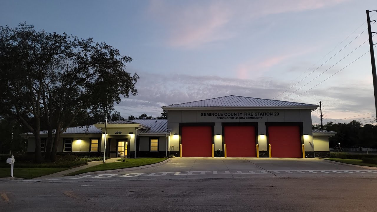 Seminole County Fire Department Rescue/Engine 29 responding to MVC ...
