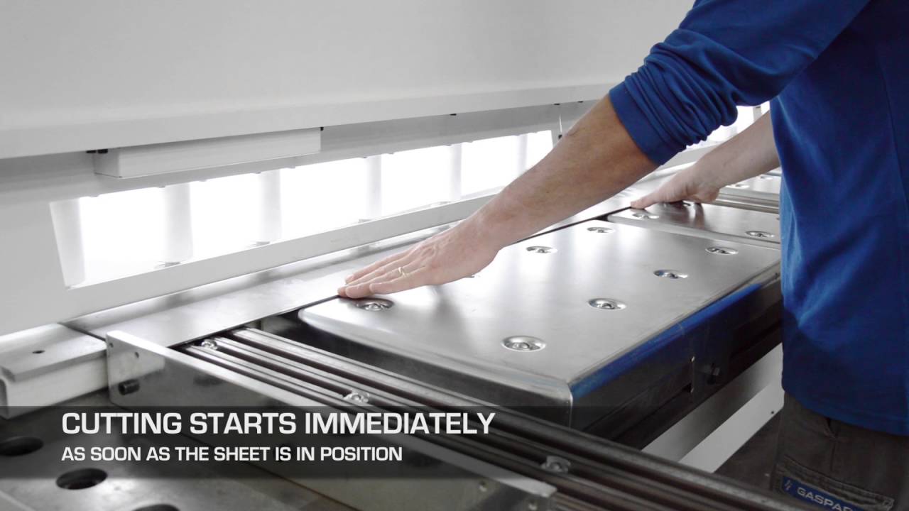 Guillotine shears with sensorized backgauge - YouTube