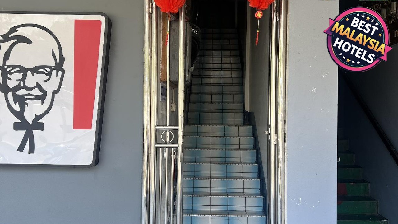 DUNG FANG HOTEL | Kapit, Malaysia | Hotel Review ⭐ - YouTube