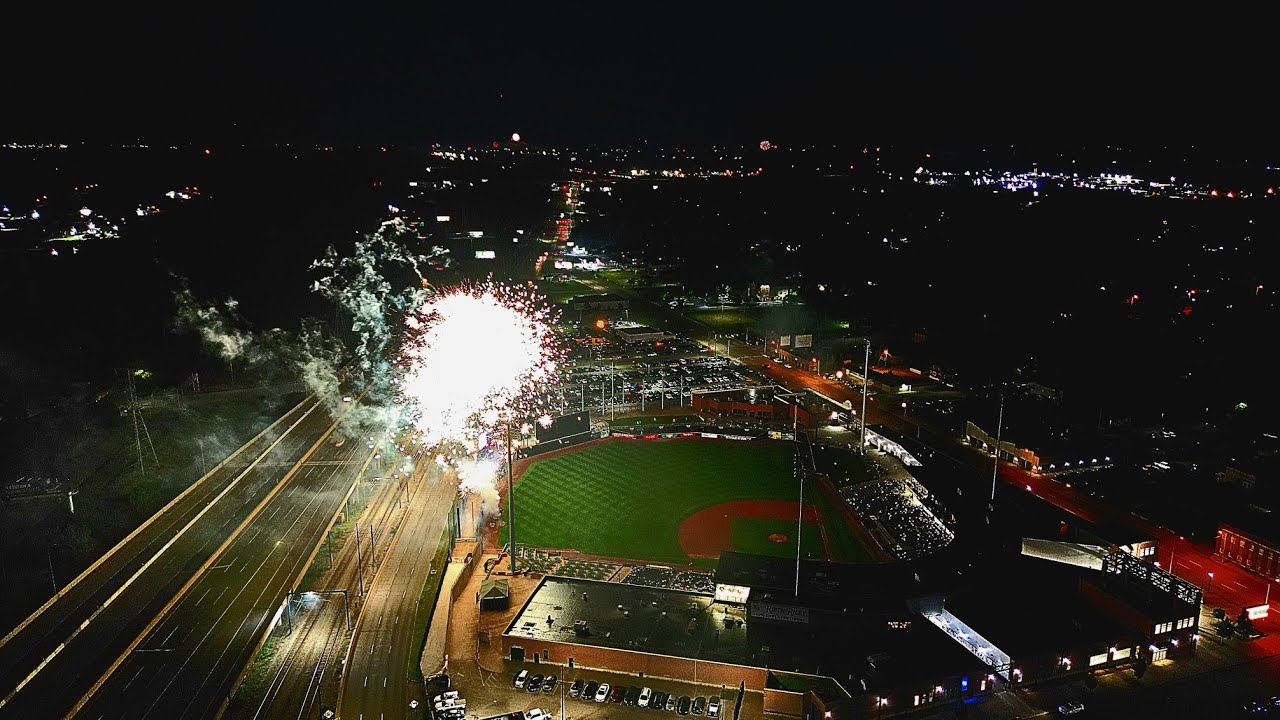 4th of July fireworks over Gary Southshore Railcats / NW Indiana - YouTube