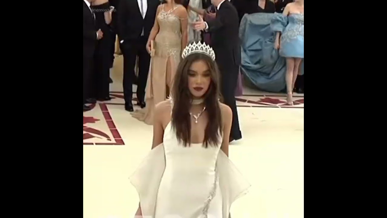 Anya Taylor Joy saw Hailee Steinfeld - YouTube