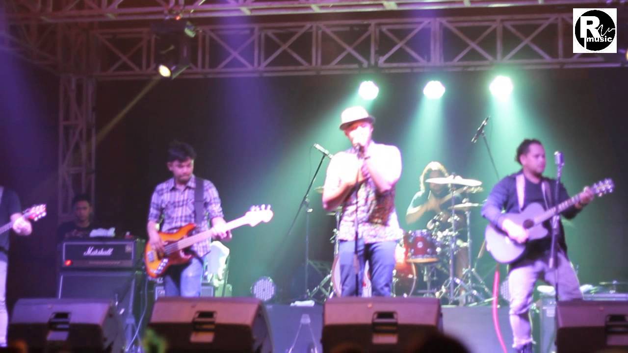 Alexa Band & DJ Melly Shu - Vascular 2015 (UPN Jakarta) - YouTube