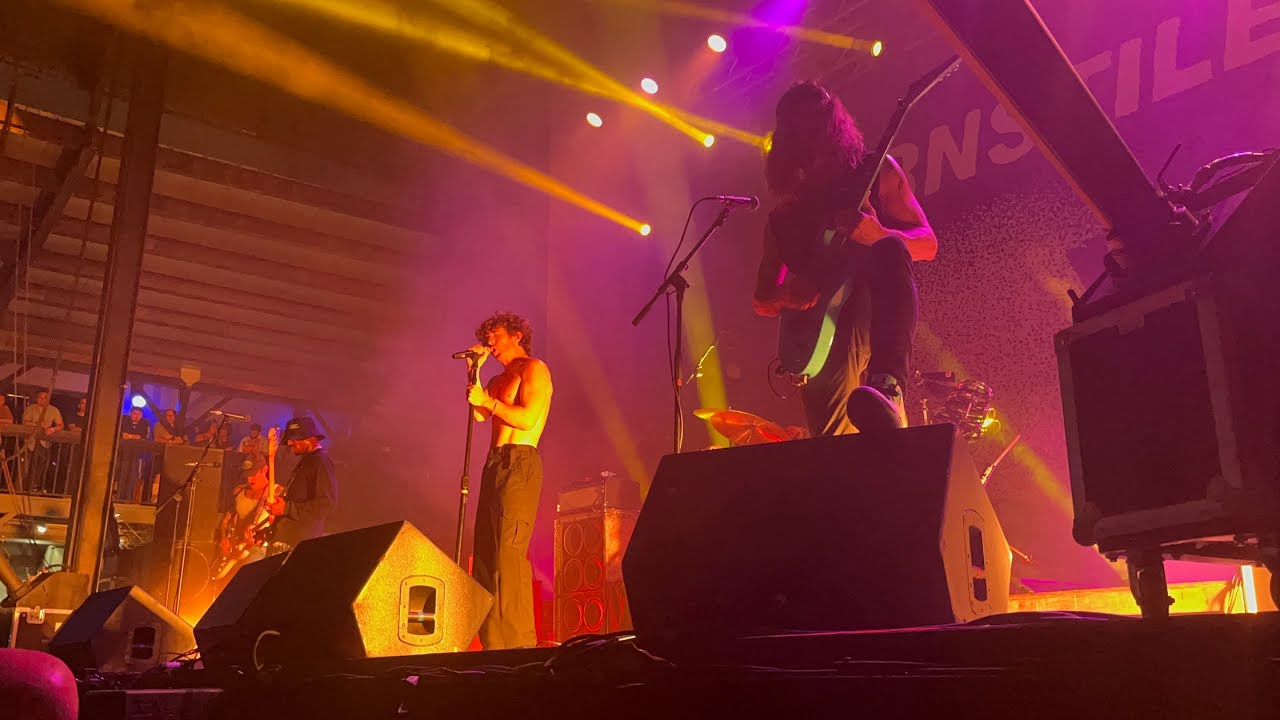 Turnstile - Holiday (Live) - YouTube