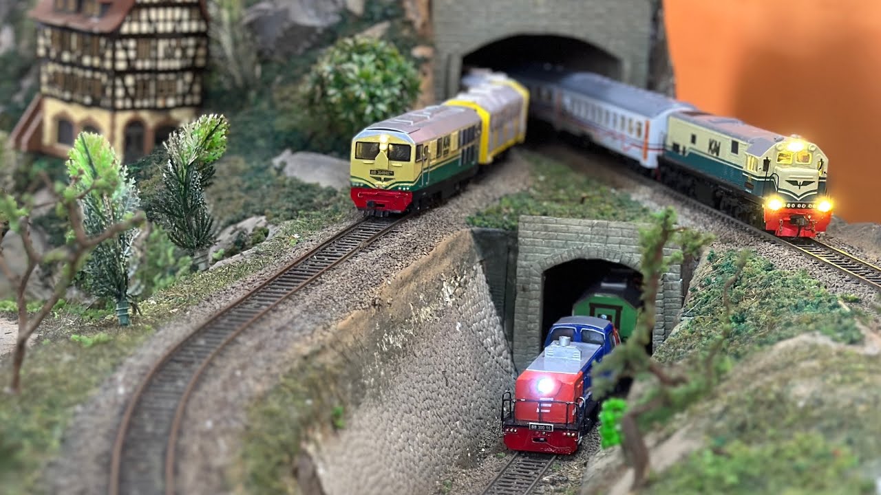 kereta api Jadul BB304,BB300 & CC201 Vintage anjlok diterowongan ...