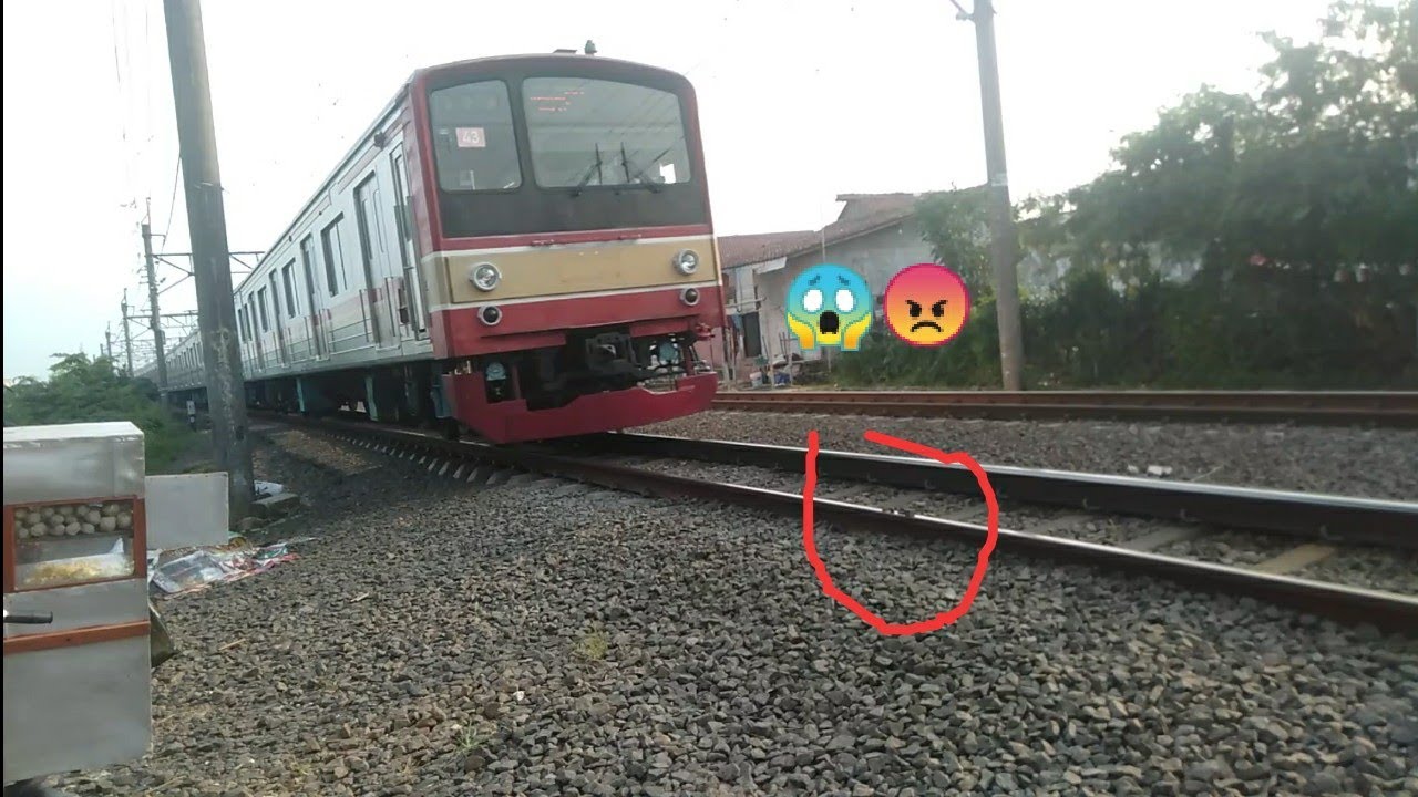 astaghfirullah dasar bocah bandel naroin batu di rel kereta 😡😱 ( baca ...