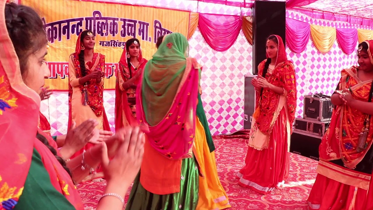 GIDHA गिद्दा ਗਿੱਧਾ - YouTube