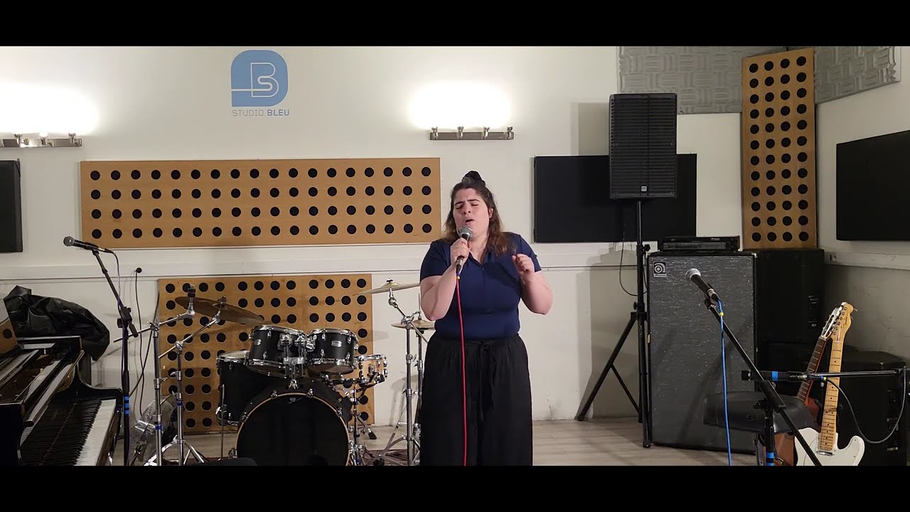 LARA à STUDIO LIVE 13 AVRIL 2025 - YouTube
