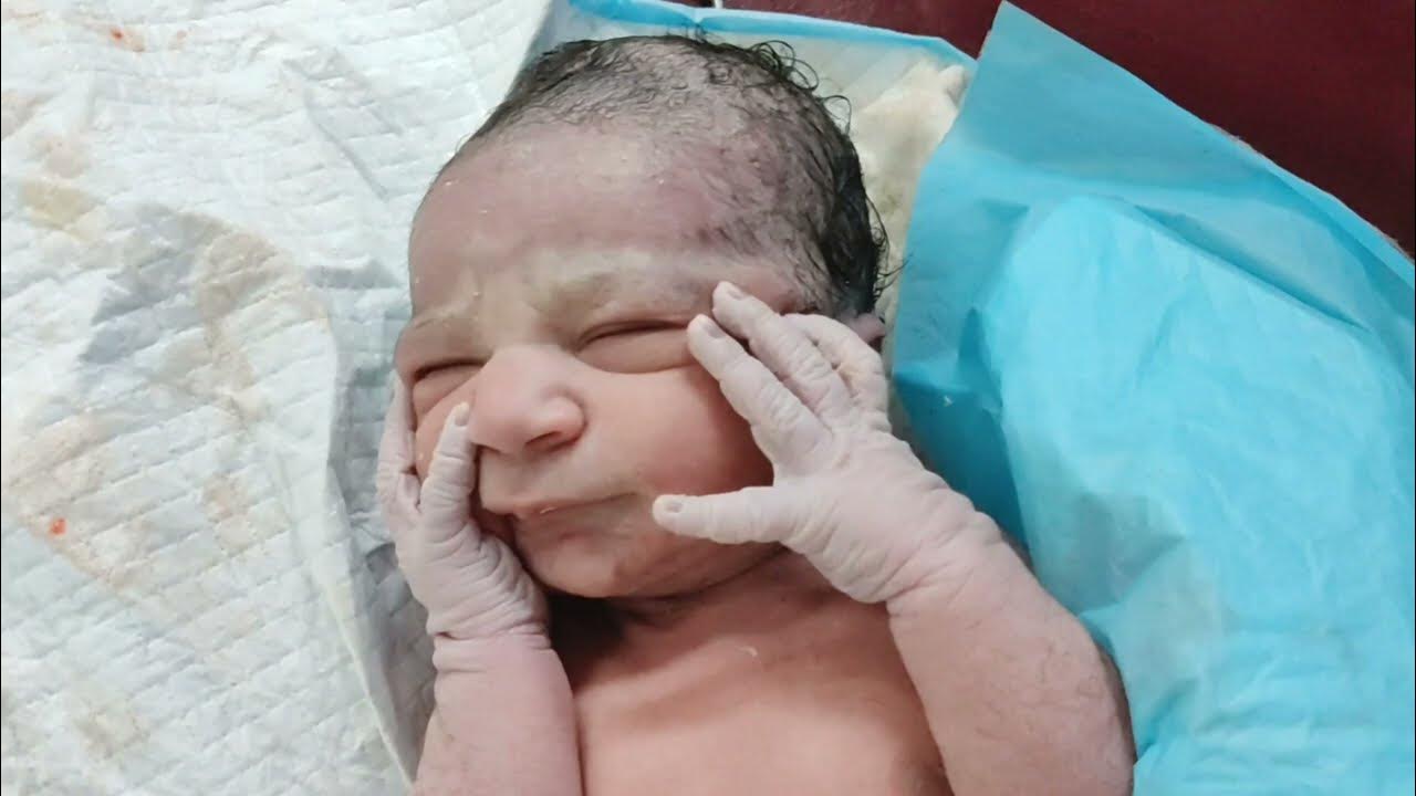 Super Cute Newborn baby who is so relaxed after birth - YouTube