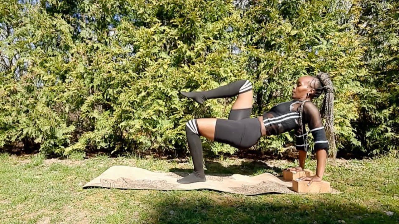 Reverse Tabletop Exercises with Bricks 🧱 , Crab pose ,2/2 - YouTube