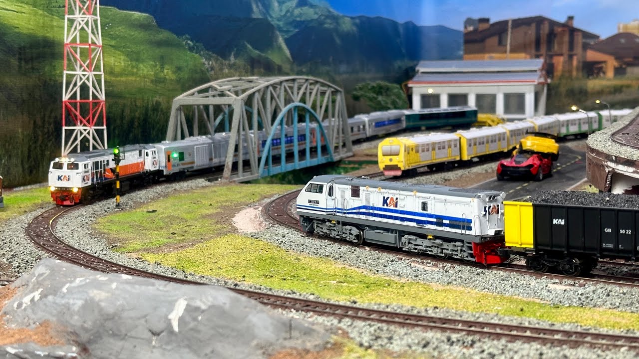 Kereta api Babaranjang CC204,BB304 & CC206 panoramic anjlok menemper ...