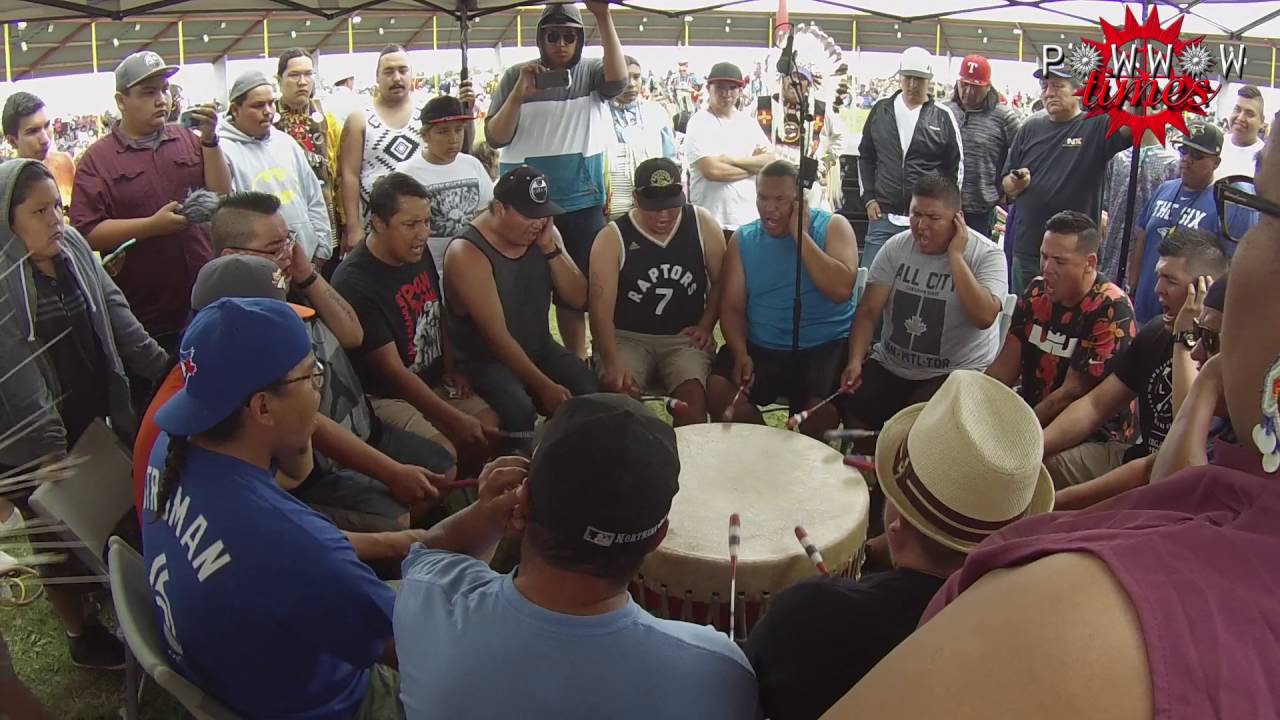Northern Cree Singers Golden Age Men Song @ Ermineskin Powwow 2016 ...