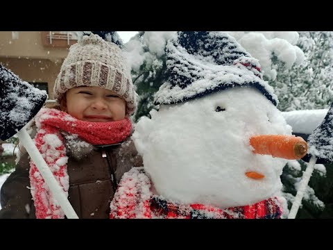 KARDAN ADAM YAPTIK ☃️☃️ İLK KAR YAĞDI ! PONÇİK KIZ İLE EĞLENCELİ ÇOCUK VİDEOSU