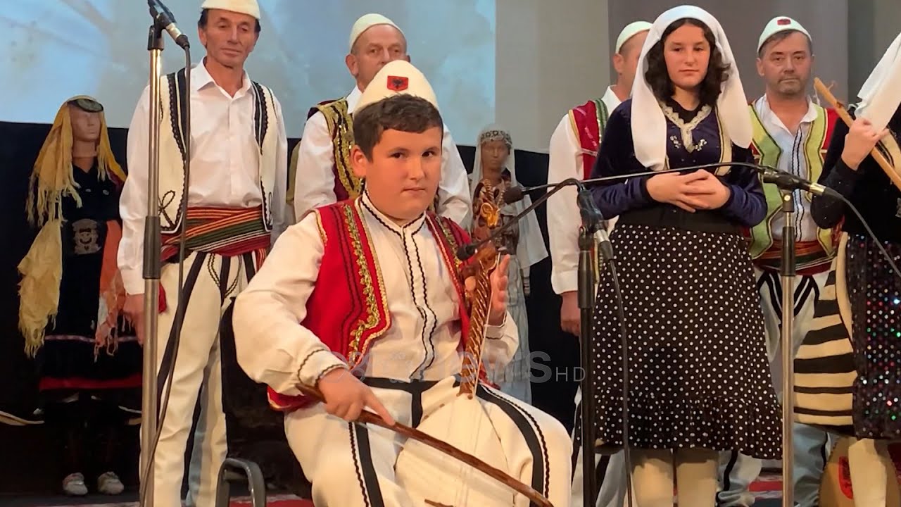 Rapsodët shqiptarë bëhen bashkë, edicioni i 12-të i Festivalit të ...