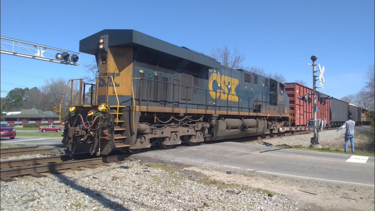 CSX local Train F704 Heading Southbound With CSXT 5337 in the lead ...