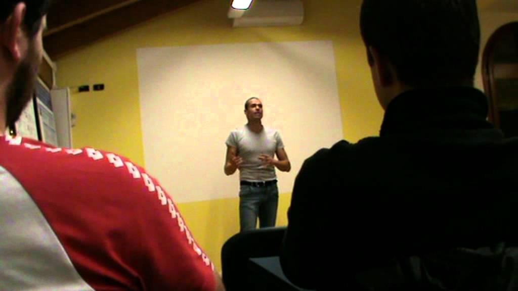 kettlebell spiegazione di David Morelli - YouTube